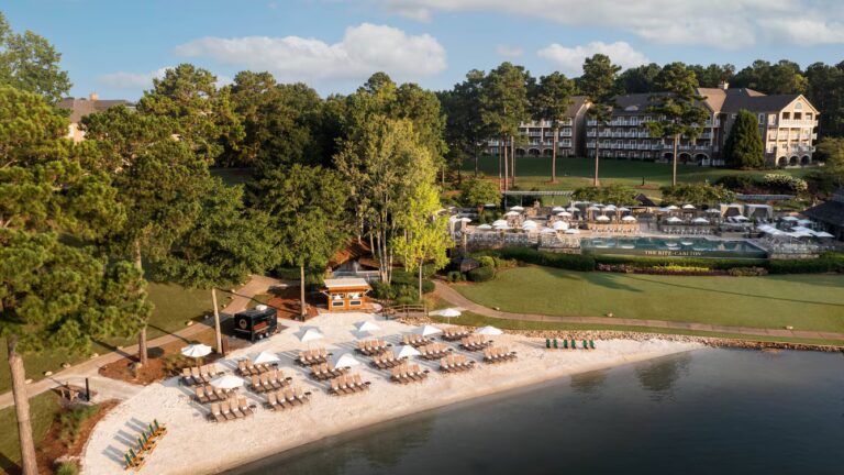 Luxury Lakefront Escapes: Where to Find the Best Views and Accommodations